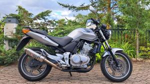 Pelēks Honda CBF 2006 Pasvalys, ar dzinēja tilpumu 0.50 L un nobraukumu 53 tūkst. km par 1650 €, foto  vietnē AUTOMOTO.COM.LV