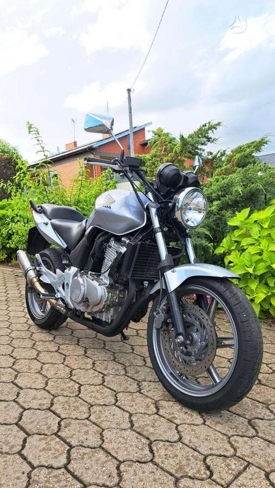 Grey Honda CBF 2006 in Pasvalys, with an engine capacity of 0.50 L and mileage of 53 thousand km for 1650 €, photo 4 on AUTOMOTO.COM.LV