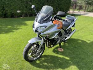Pelēks Honda CBF 2007 Viļņa, ar dzinēja tilpumu 1.00 L un nobraukumu 20 tūkst. km par 2999 €, foto  vietnē AUTOMOTO.COM.LV
