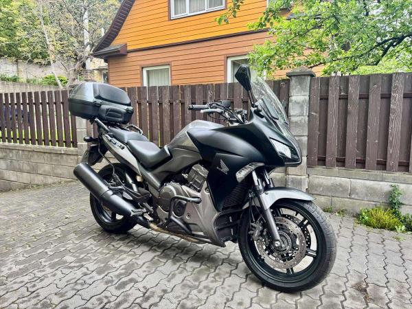 Grey Honda CBF 2012 in Kaunas, with an engine capacity of 1.00 L and mileage of 47 thousand km for 4850 €, photo 1 on AUTOMOTO.COM.LV