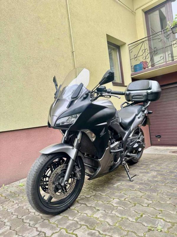 Grey Honda CBF 2012 in Kaunas, with an engine capacity of 1.00 L and mileage of 47 thousand km for 4850 €, photo 4 on AUTOMOTO.COM.LV