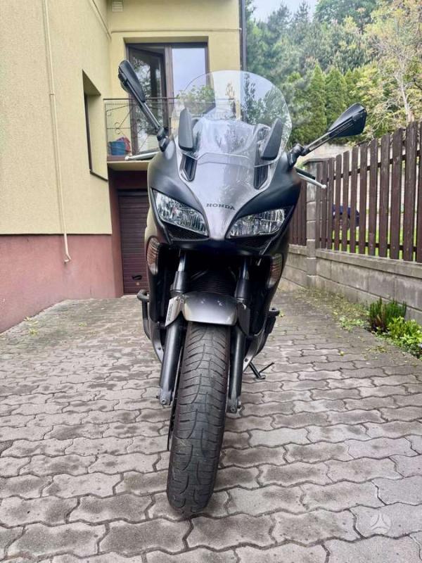 Grey Honda CBF 2012 in Kaunas, with an engine capacity of 1.00 L and mileage of 47 thousand km for 4850 €, photo 5 on AUTOMOTO.COM.LV