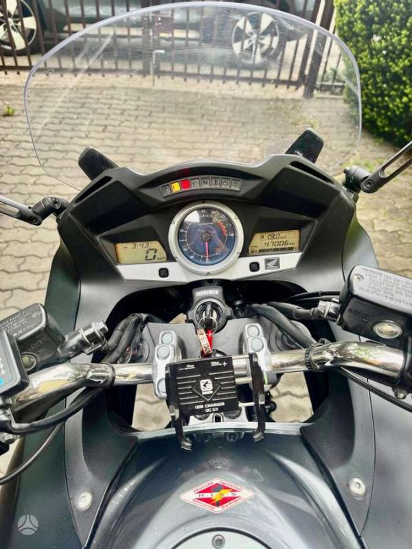Grey Honda CBF 2012 in Kaunas, with an engine capacity of 1.00 L and mileage of 47 thousand km for 4850 €, photo 9 on AUTOMOTO.COM.LV