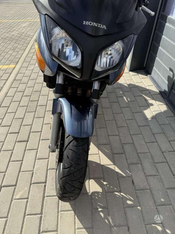 Honda CBF 2005 in Kaunas on AUTOMOTO.COM.LV Honda CBF 2005 in Kaunas, with an engine capacity of 0.60 L and mileage of 26 thousand km for 2499 €, photo 7 on AUTOMOTO.COM.LV