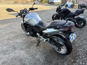 Honda CBF 2006 Kelmė, ar dzinēja tilpumu 0.60 L un nobraukumu 48 tūkst. km par 1130 €, foto 5 vietnē AUTOMOTO.COM.LV