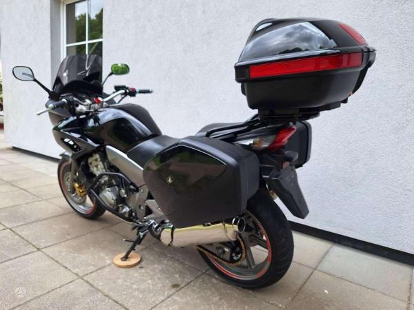 Honda CBF 2006 in Prienai, with an engine capacity of 1.00 L and mileage of 35 thousand km for 3450 €, photo 5 on AUTOMOTO.COM.LV