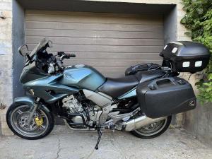Honda CBF 2006 in Prienai, with an engine capacity of 1.00 L and mileage of 42 thousand km for 3450 €, photo 6 on AUTOMOTO.COM.LV