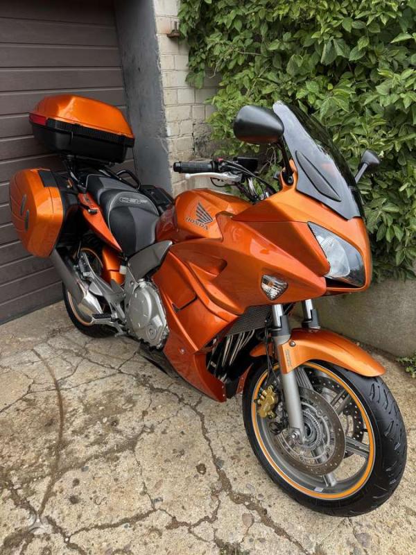 Honda CBF 2006 Prienai, ar dzinēja tilpumu 1.00 L un nobraukumu 56 tūkst. km par 3600 €, foto 1 vietnē AUTOMOTO.COM.LV