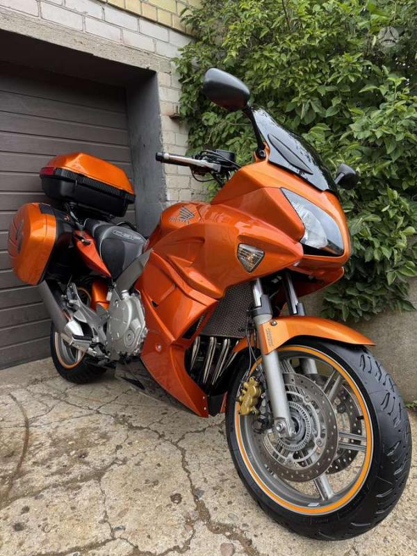Honda CBF 2006 Prienai, ar dzinēja tilpumu 1.00 L un nobraukumu 56 tūkst. km par 3600 €, foto 3 vietnē AUTOMOTO.COM.LV