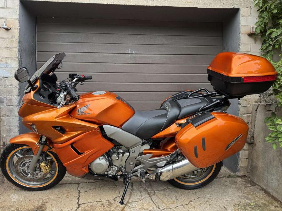Honda CBF 2006 Prienai, ar dzinēja tilpumu 1.00 L un nobraukumu 56 tūkst. km par 3600 €, foto 6 vietnē AUTOMOTO.COM.LV