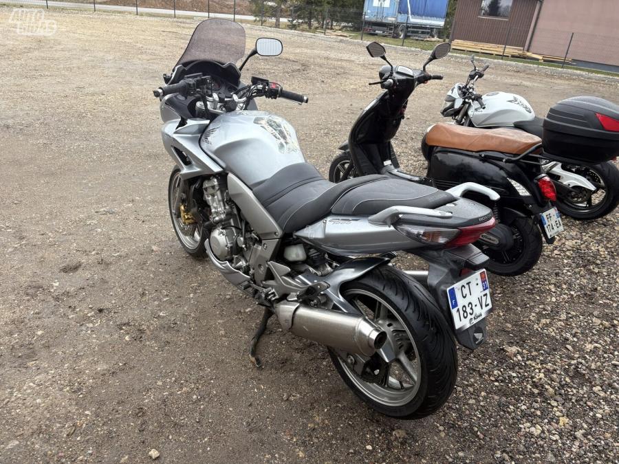 Honda CBF 2008 Kelmė, ar dzinēja tilpumu 1.00 L un nobraukumu 72 tūkst. km par 1730 €, foto 5 vietnē AUTOMOTO.COM.LV