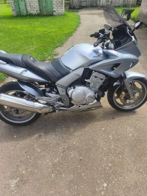 Honda CBF 2008 Marijampole, ar dzinēja tilpumu 1.00 L un nobraukumu 75 tūkst. km par 2000 €, foto  vietnē AUTOMOTO.COM.LV