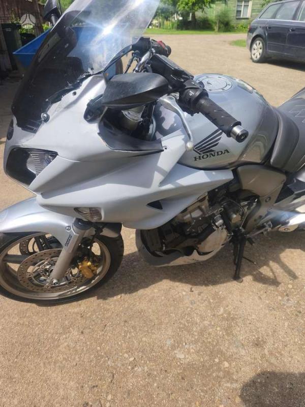 Honda CBF 2008 Marijampole, ar dzinēja tilpumu 1.00 L un nobraukumu 75 tūkst. km par 2000 €, foto 6 vietnē AUTOMOTO.COM.LV
