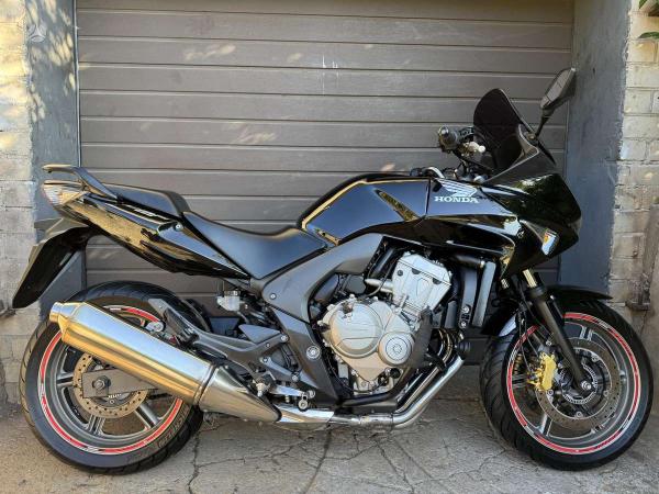 Honda CBF 2008 in Prienai, with an engine capacity of 0.60 L and mileage of 48 thousand km for 2950 €, photo 5 on AUTOMOTO.COM.LV