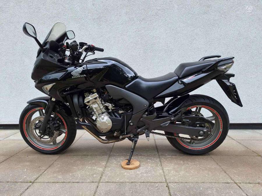 Honda CBF 2008 in Prienai, with an engine capacity of 0.60 L and mileage of 29 thousand km for 2850 €, photo 3 on AUTOMOTO.COM.LV