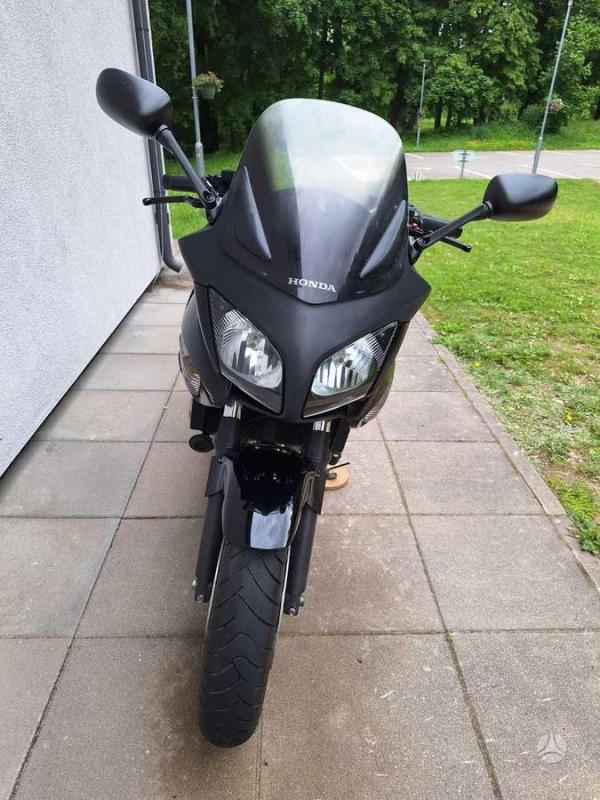 Honda CBF 2008 in Prienai, with an engine capacity of 0.60 L and mileage of 29 thousand km for 2850 €, photo 3 on AUTOMOTO.COM.LV