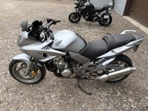 Honda CBF 2009 Kelmė, ar dzinēja tilpumu 1.00 L un nobraukumu 41 tūkst. km par 1630 €, foto 6 vietnē AUTOMOTO.COM.LV