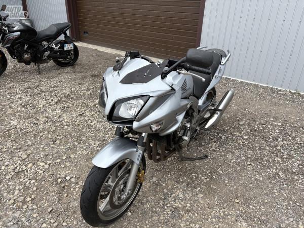 Honda CBF 2009 Kelmė, ar dzinēja tilpumu 1.00 L un nobraukumu 41 tūkst. km par 1630 €, foto 6 vietnē AUTOMOTO.COM.LV
