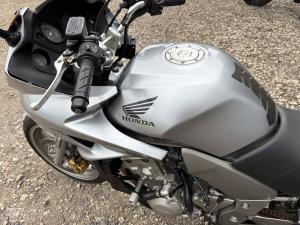 Honda CBF 2009 Kelmė, ar dzinēja tilpumu 1.00 L un nobraukumu 41 tūkst. km par 1630 €, foto 10 vietnē AUTOMOTO.COM.LV