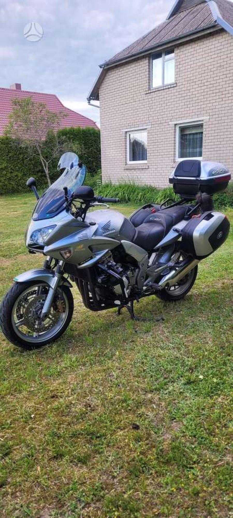 Honda CBF 2009 in Taurage, with an engine capacity of 1.00 L and mileage of 123 thousand km for 2900 €, photo 3 on AUTOMOTO.COM.LV