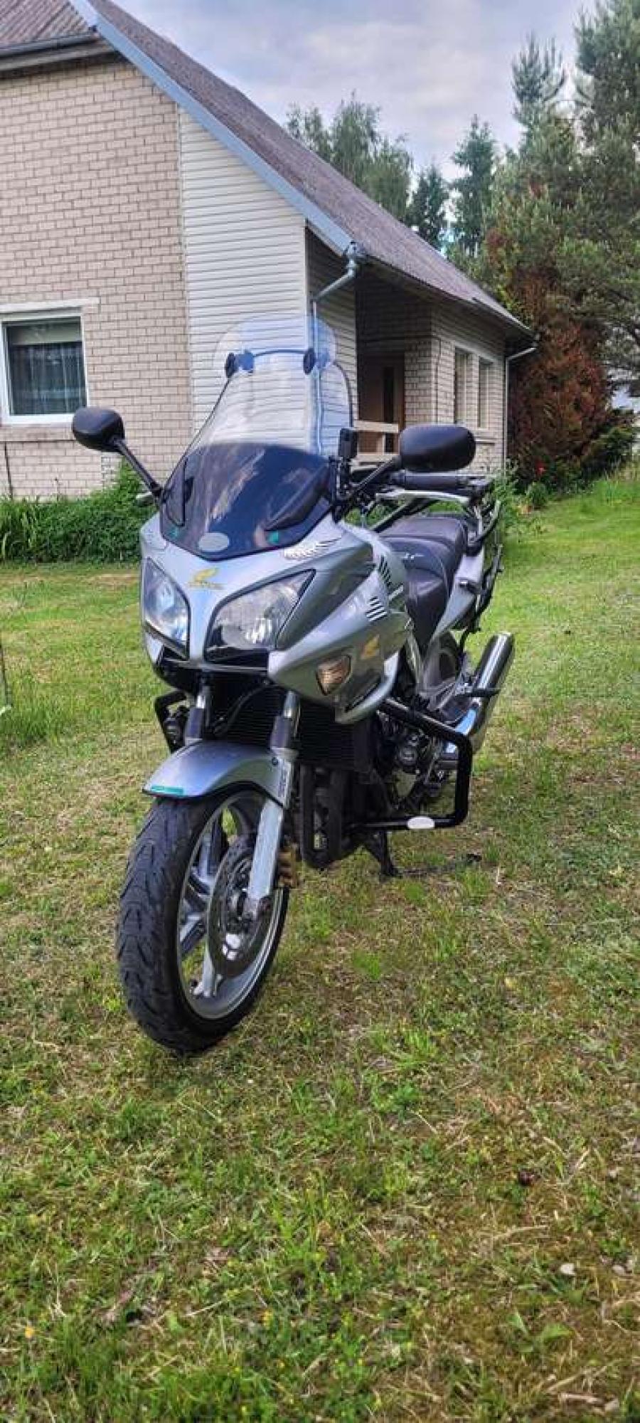 Honda CBF 2009 in Taurage, with an engine capacity of 1.00 L and mileage of 123 thousand km for 2900 €, photo 7 on AUTOMOTO.COM.LV