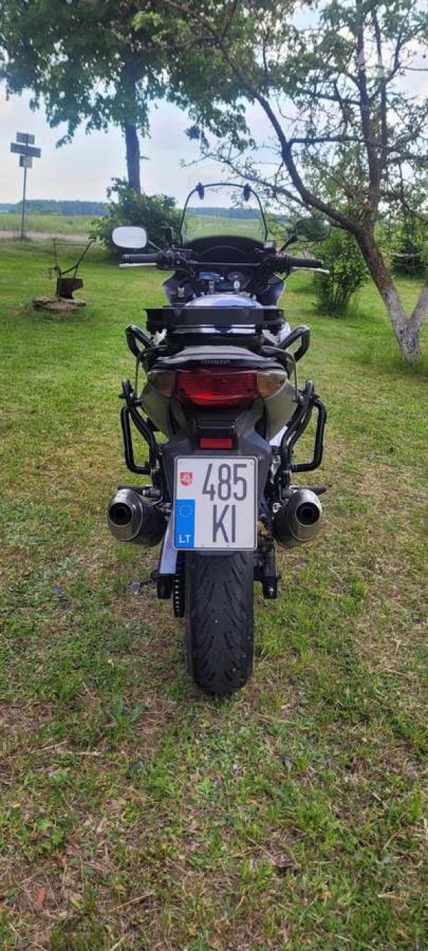 Honda CBF 2009 in Taurage, with an engine capacity of 1.00 L and mileage of 123 thousand km for 2900 €, photo 8 on AUTOMOTO.COM.LV