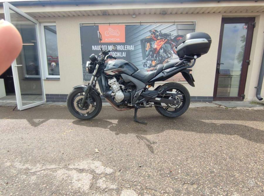 Honda CBF 2010 in Panevezys, with an engine capacity of 0.60 L and mileage of 77 thousand km for 2300 €, photo 6 on AUTOMOTO.COM.LV