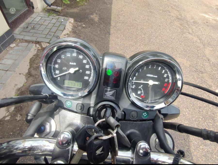 Honda CBF 2010 in Panevezys, with an engine capacity of 0.60 L and mileage of 77 thousand km for 2300 €, photo 10 on AUTOMOTO.COM.LV