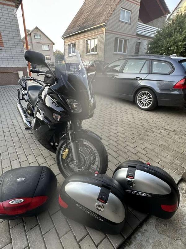 Honda CBF 2010 Marijampole, ar dzinēja tilpumu 1.00 L un nobraukumu 46 tūkst. km par 3850 €, foto 1 vietnē AUTOMOTO.COM.LV