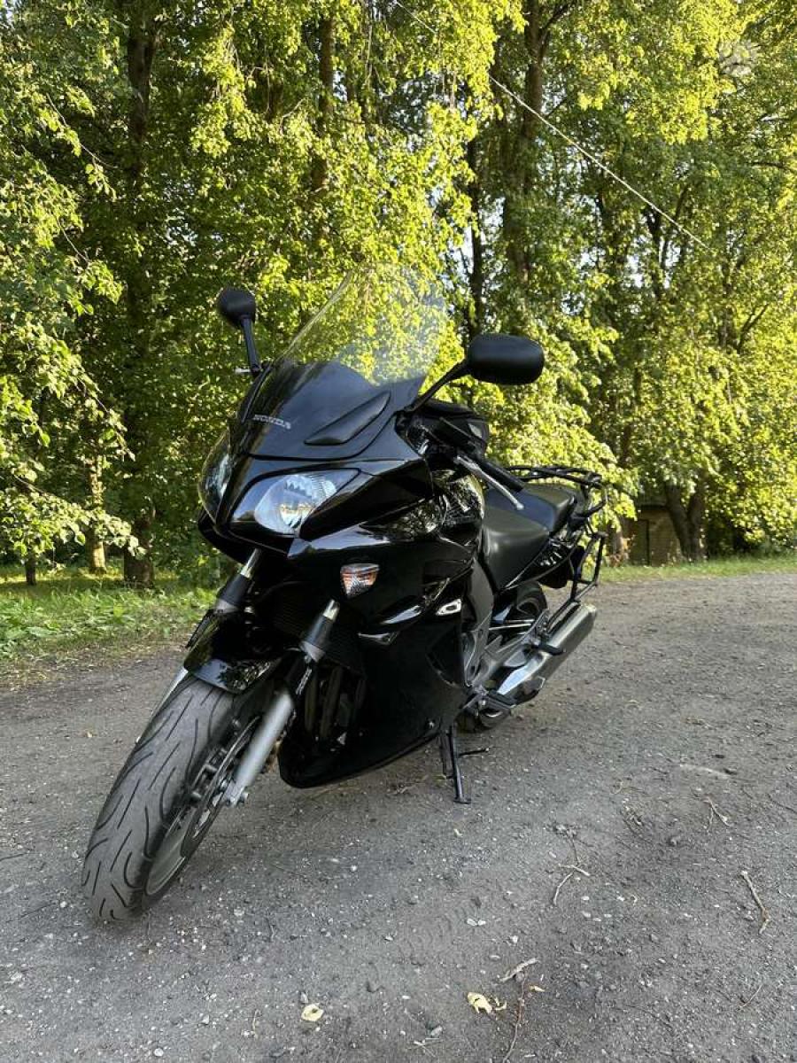 Honda CBF 2010 Marijampole, ar dzinēja tilpumu 1.00 L un nobraukumu 46 tūkst. km par 3850 €, foto 5 vietnē AUTOMOTO.COM.LV