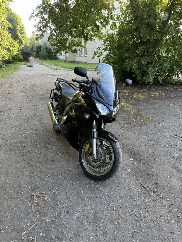 Honda CBF 2010 Marijampole, ar dzinēja tilpumu 1.00 L un nobraukumu 46 tūkst. km par 3850 €, foto 5 vietnē AUTOMOTO.COM.LV