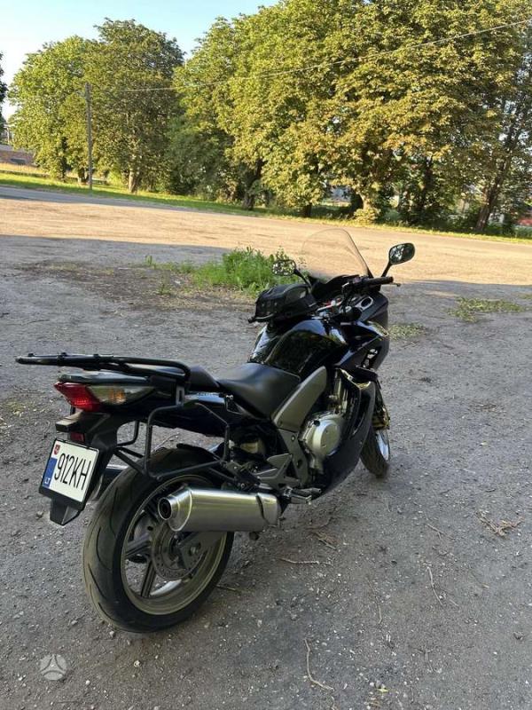 Honda CBF 2010 Marijampole, ar dzinēja tilpumu 1.00 L un nobraukumu 46 tūkst. km par 3850 €, foto 7 vietnē AUTOMOTO.COM.LV