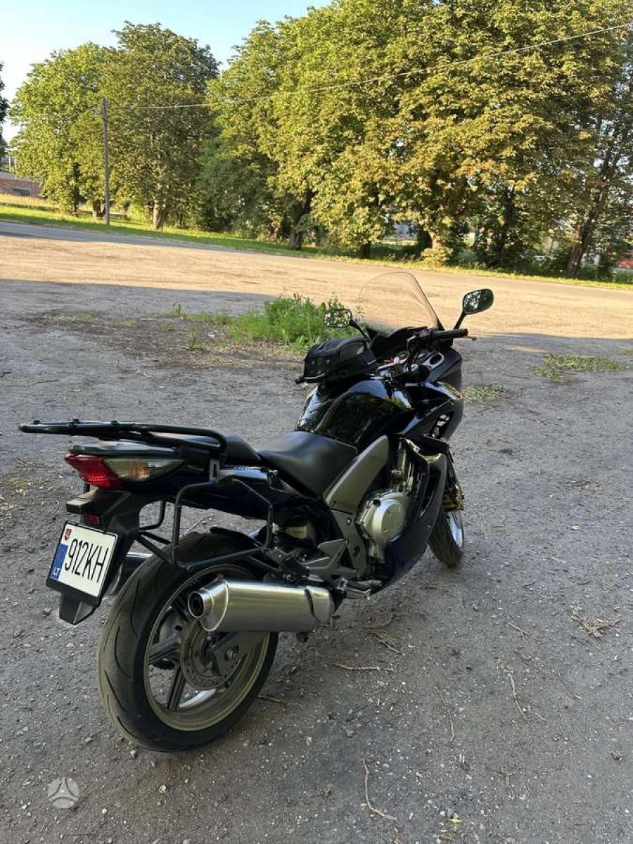 Honda CBF 2010 Marijampole, ar dzinēja tilpumu 1.00 L un nobraukumu 46 tūkst. km par 3850 €, foto 8 vietnē AUTOMOTO.COM.LV