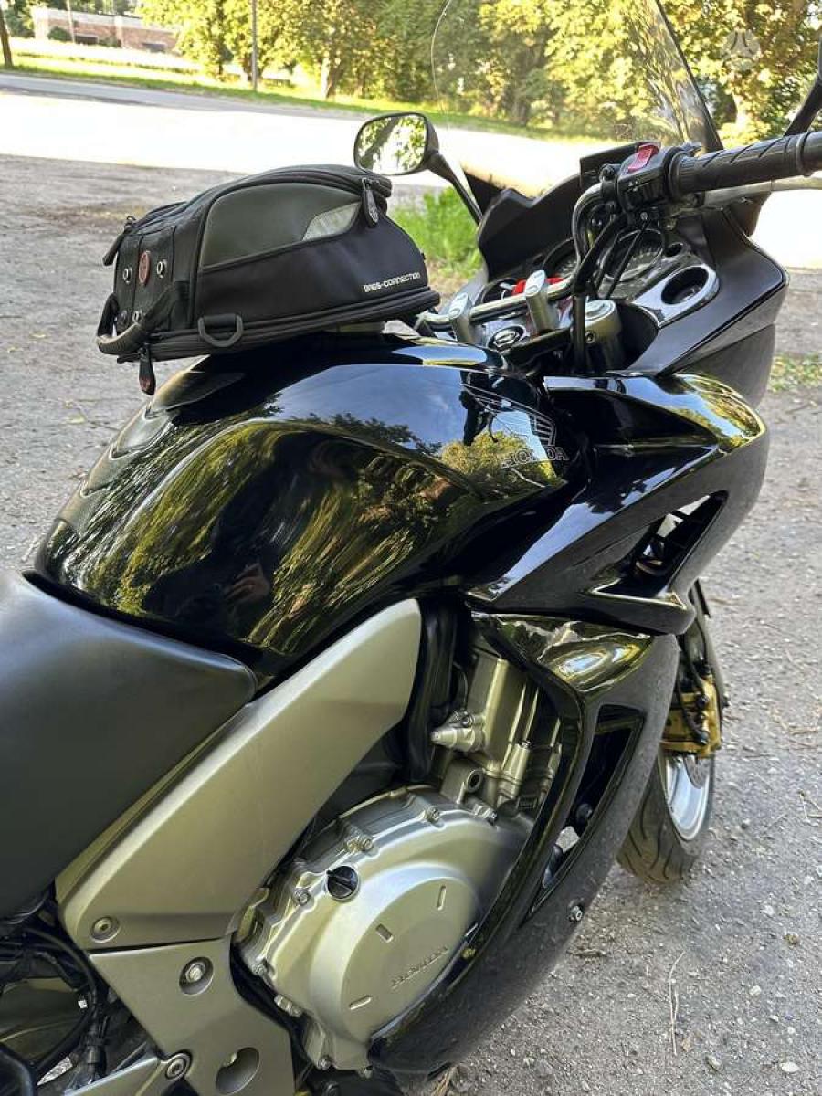 Honda CBF 2010 Marijampole, ar dzinēja tilpumu 1.00 L un nobraukumu 46 tūkst. km par 3850 €, foto 11 vietnē AUTOMOTO.COM.LV