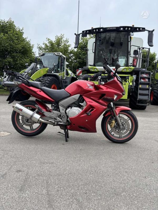 Honda CBF 2010 in Panevezys, with an engine capacity of 1.00 L and mileage of 70 thousand km for 3500 €, photo 2 on AUTOMOTO.COM.LV