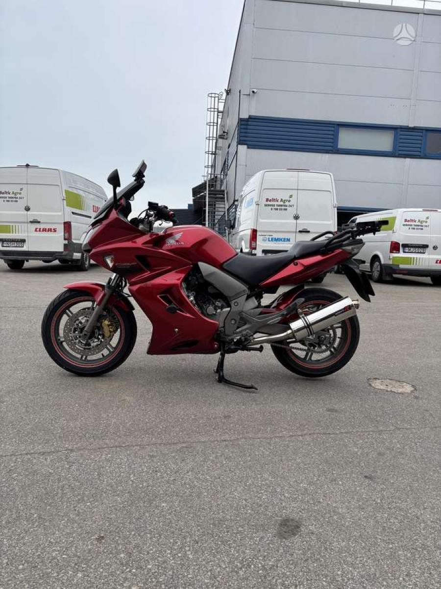 Honda CBF 2010 in Panevezys, with an engine capacity of 1.00 L and mileage of 70 thousand km for 3500 €, photo 4 on AUTOMOTO.COM.LV