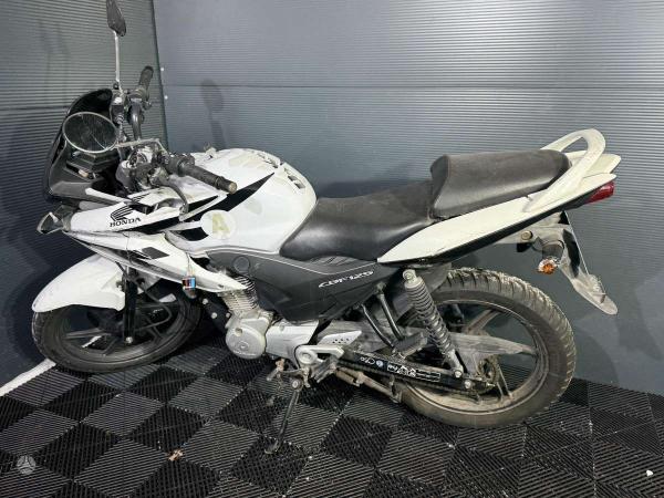Honda CBF 2012 in Taurage, with an engine capacity of 0.13 L and mileage of 14 thousand km for 1050 €, photo 3 on AUTOMOTO.COM.LV