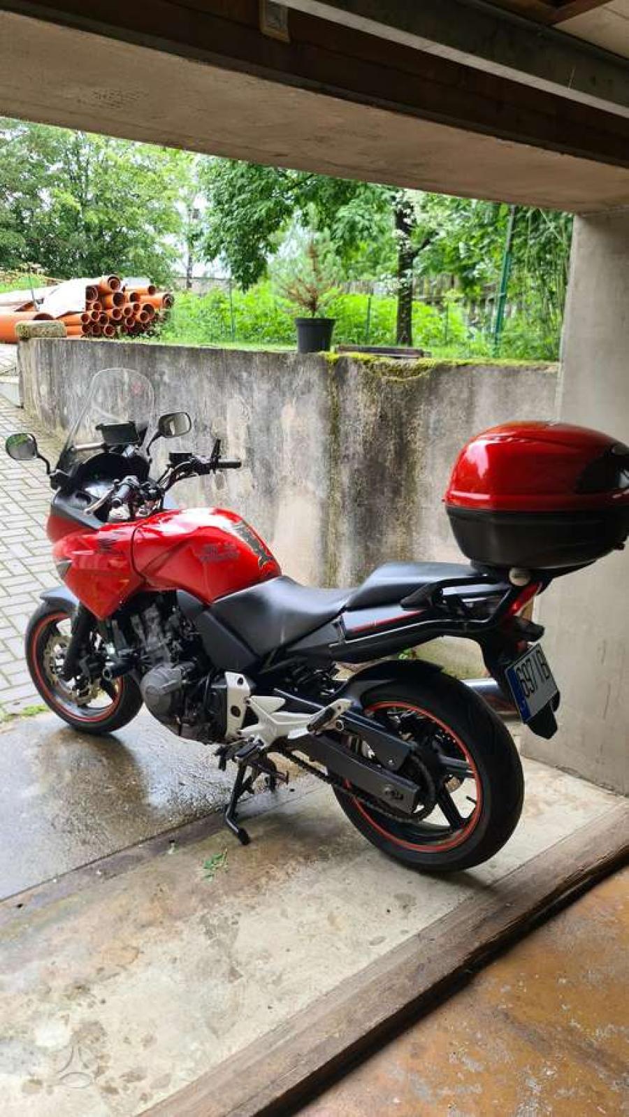 Red Honda CBF 2004 in Vilnius, with an engine capacity of 0.60 L and mileage of 74 thousand km for 2300 €, photo 1 on AUTOMOTO.COM.LV