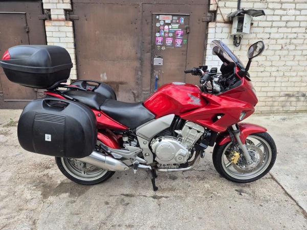 Red Honda CBF 2008 in Alytus, with an engine capacity of 1.00 L and mileage of 44 thousand km for 3470 €, photo 8 on AUTOMOTO.COM.LV