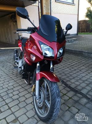Sarkans Honda CBF 2009 Šauļi, ar dzinēja tilpumu 1.00 L un nobraukumu 57 tūkst. km par 2950 €, foto  vietnē AUTOMOTO.COM.LV