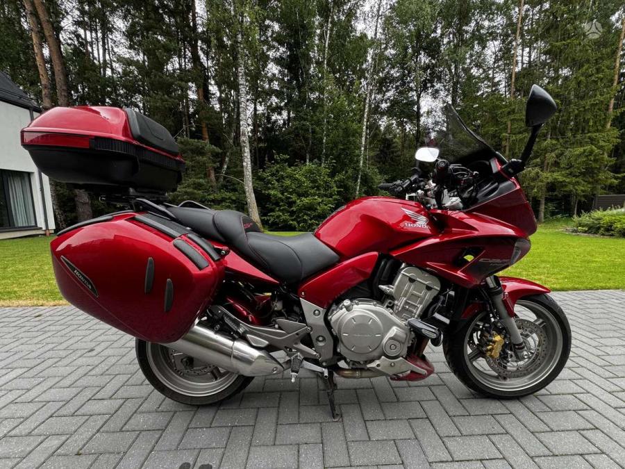 Sarkans Honda CBF 2009 Viļņa, ar dzinēja tilpumu 1.00 L un nobraukumu 60 tūkst. km par 4000 €, foto 3 vietnē AUTOMOTO.COM.LV