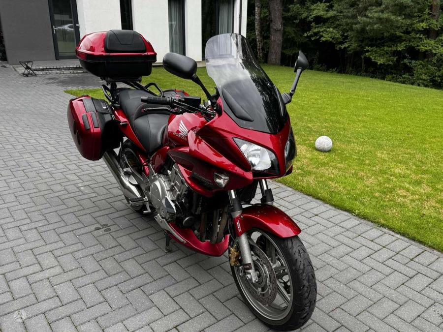 Sarkans Honda CBF 2009 Viļņa, ar dzinēja tilpumu 1.00 L un nobraukumu 60 tūkst. km par 4000 €, foto 4 vietnē AUTOMOTO.COM.LV