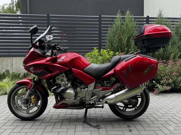 Sarkans Honda CBF 2009 Viļņa, ar dzinēja tilpumu 1.00 L un nobraukumu 60 tūkst. km par 4000 €, foto 4 vietnē AUTOMOTO.COM.LV