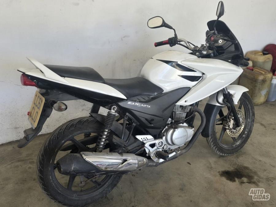 Balts Honda CBF 2011 Šauļi, ar dzinēja tilpumu 0.13 L un nobraukumu 4 tūkst. km par 850 €, foto 4 vietnē AUTOMOTO.COM.LV