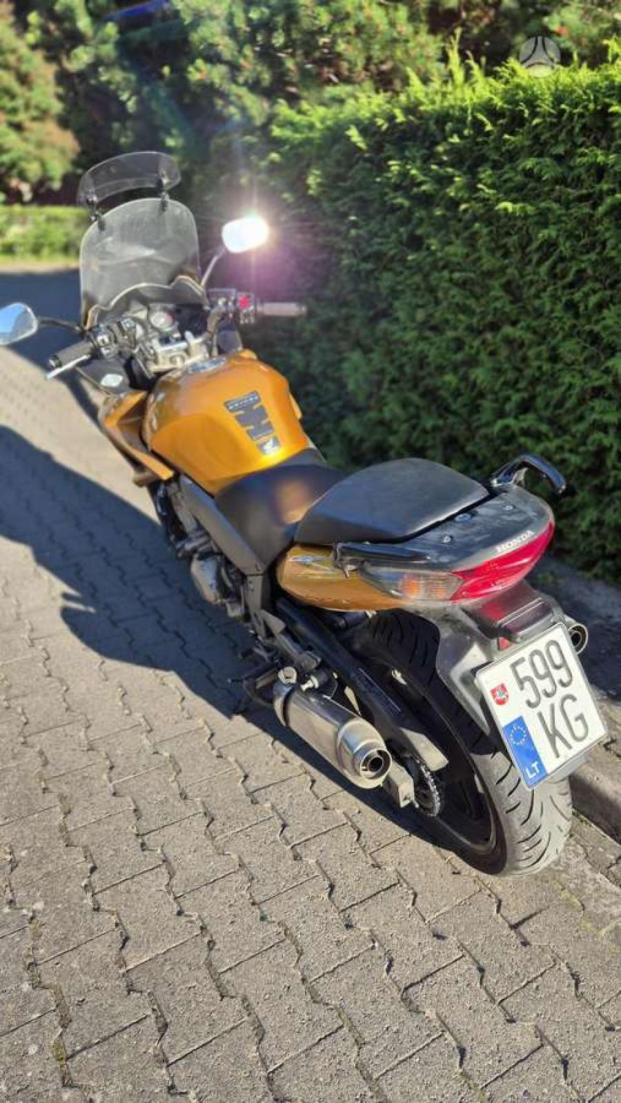 Dzeltens Honda CBF 2008 Kauņa, ar dzinēja tilpumu 1.00 L un nobraukumu 40 tūkst. km par 2750 €, foto 3 vietnē AUTOMOTO.COM.LV