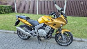 Dzeltens Honda CBF 2008 Kauņa, ar dzinēja tilpumu 1.00 L un nobraukumu 40 tūkst. km par 2750 €, foto 4 vietnē AUTOMOTO.COM.LV