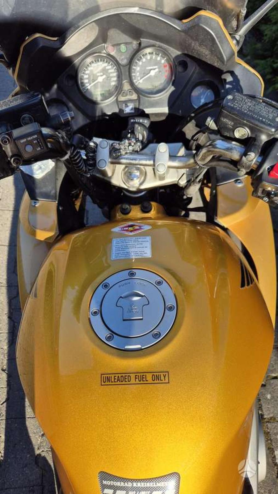 Dzeltens Honda CBF 2008 Kauņa, ar dzinēja tilpumu 1.00 L un nobraukumu 40 tūkst. km par 2750 €, foto 6 vietnē AUTOMOTO.COM.LV