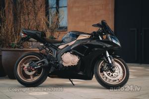 Черный Хонда CBR 1000RR 2006 в Таллин, объемом двигателя 1.00 л и пробегом 51 тыс. км за 7900 €, фото 3 на AUTOMOTO.COM.LV