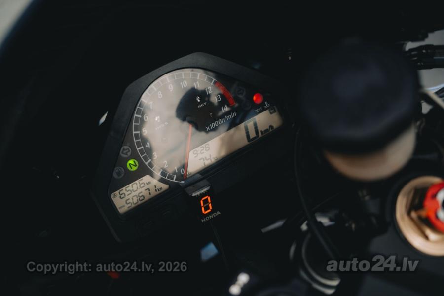Черный Хонда CBR 1000RR 2006 в Таллин, объемом двигателя 1.00 л и пробегом 51 тыс. км за 7900 €, фото 5 на AUTOMOTO.COM.LV