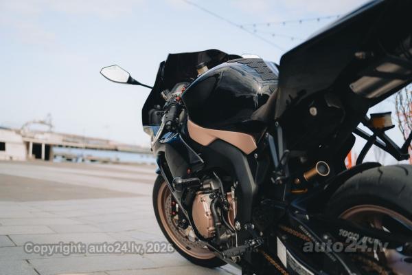 Черный Хонда CBR 1000RR 2006 в Таллин, объемом двигателя 1.00 л и пробегом 51 тыс. км за 7900 €, фото 5 на AUTOMOTO.COM.LV